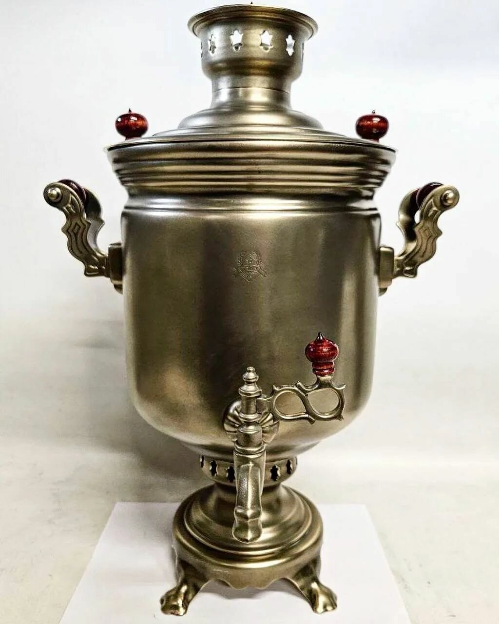 Самовар тульский латунный толстостенный комбинированный (угольный+электрический в одном) 5 литров в золотой патине с деревянной фурнитурой.