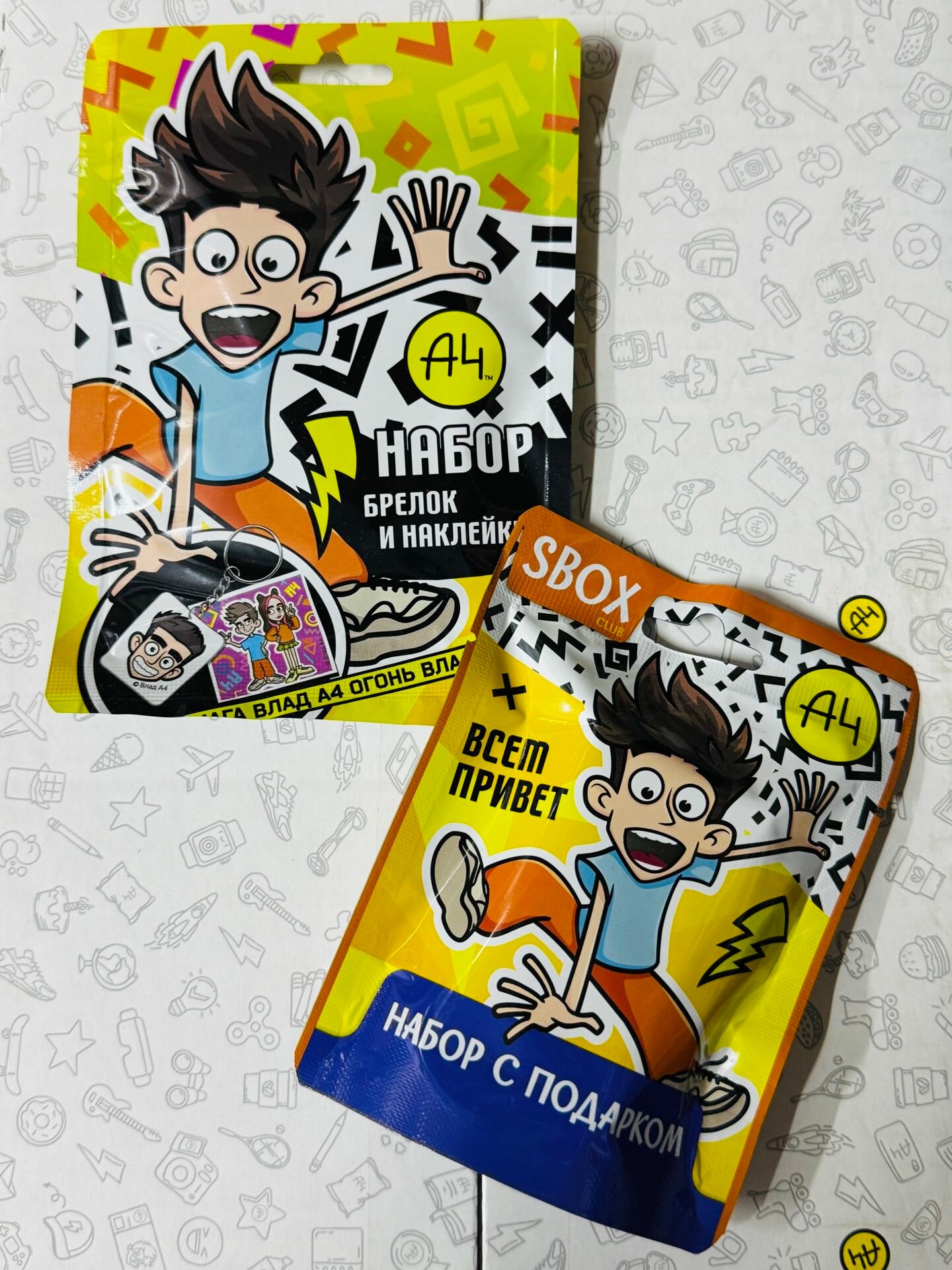 Два набора с подарком Влад А4 , Sbox Club, с карамелью
