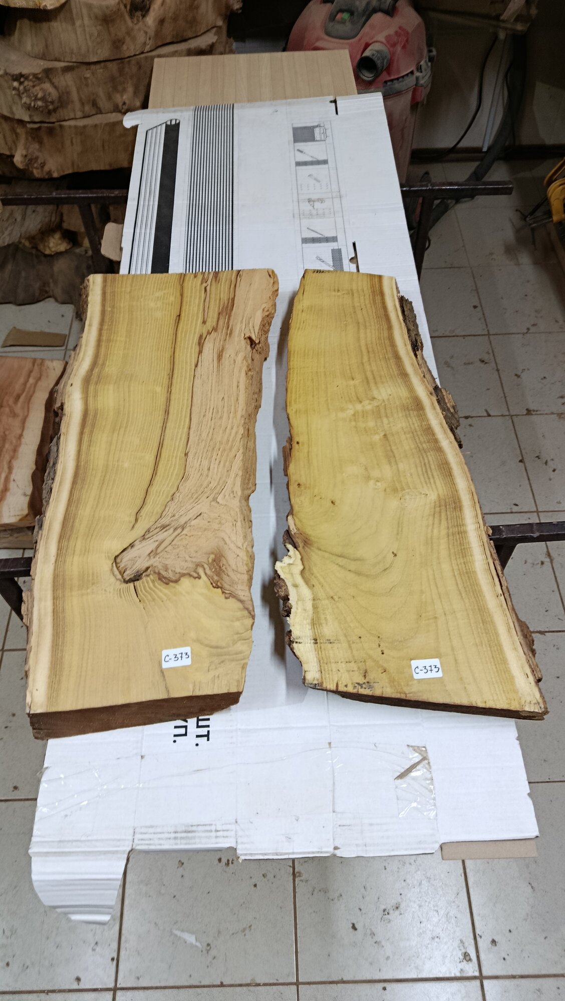 Слэб из шелковицы 77х24х5см, 77х25х5см, комплект из 2-ух штук (С373) дерева, имеются рыхлые участки