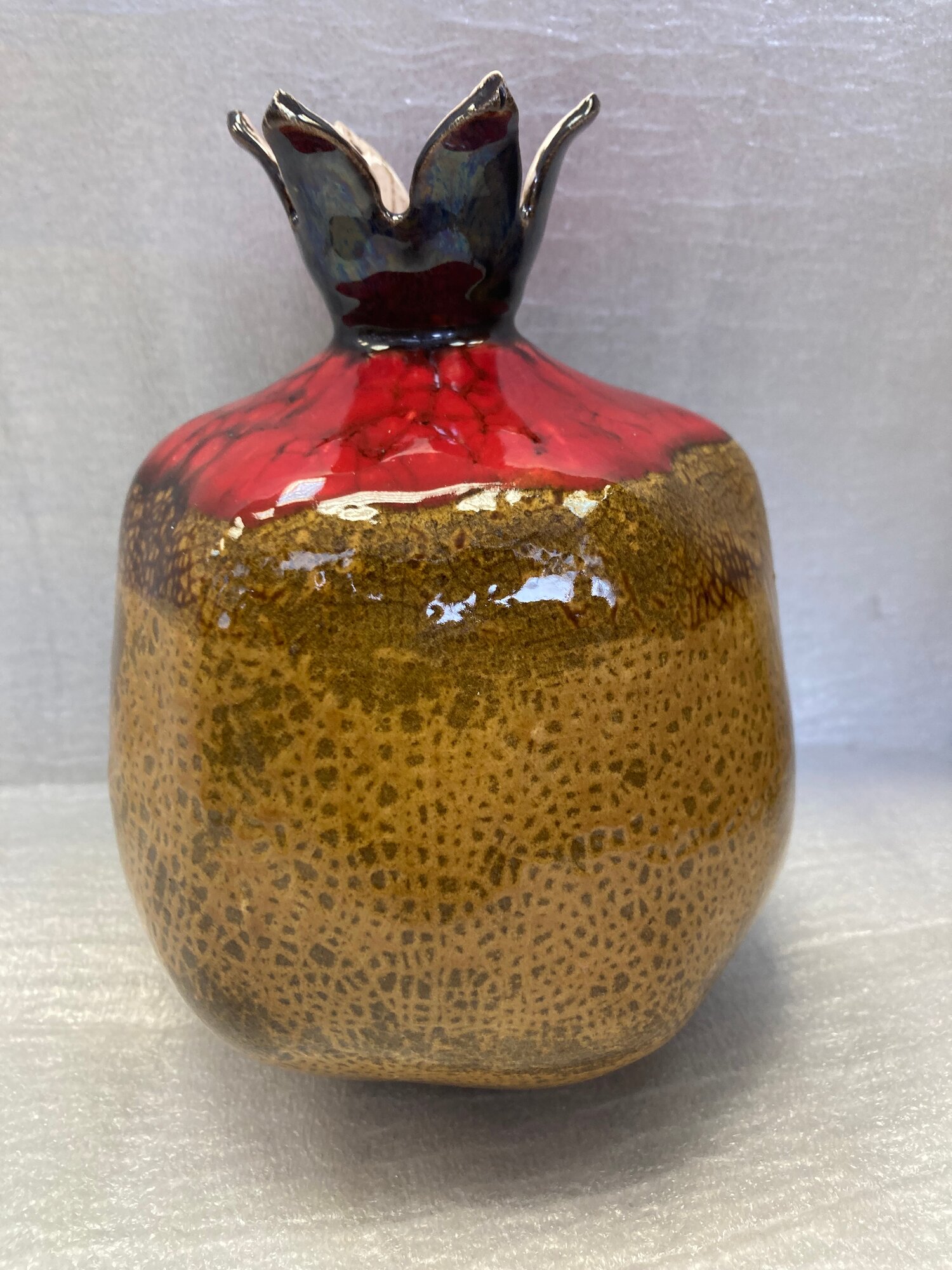 Арт-Салон на Октябрьской дизайнерский арт-объект вазочка "Гранат горчица" 17x11,5х11,5 см; керамика, ручная авторская работа