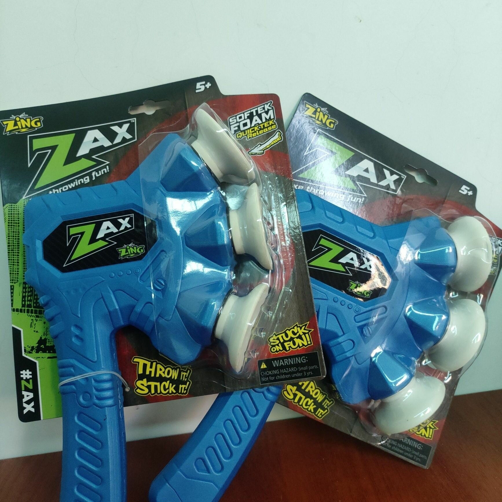 Детская игрушка ZING: метательный топор-дротик на присоске для творческих игр родителей и детей, для занятий спортом в помещении и на улице, а также для снятия стресса.