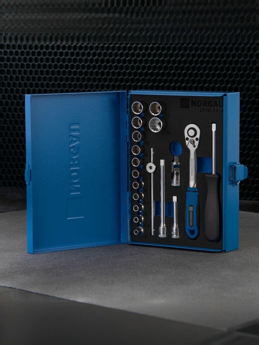 Набор головок c трещоткой и аксессуарами под квадрат 1/4" NORGAU Industrial, 12-гранных 19 предметов в чемодане