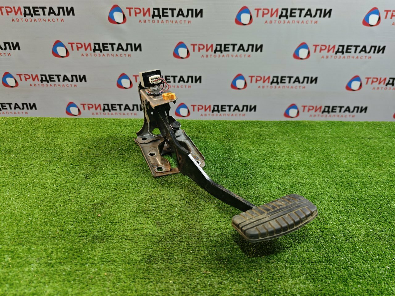 Педаль тормоза Mitsubishi Outlander 2.4 4B12 2011 (б/у)