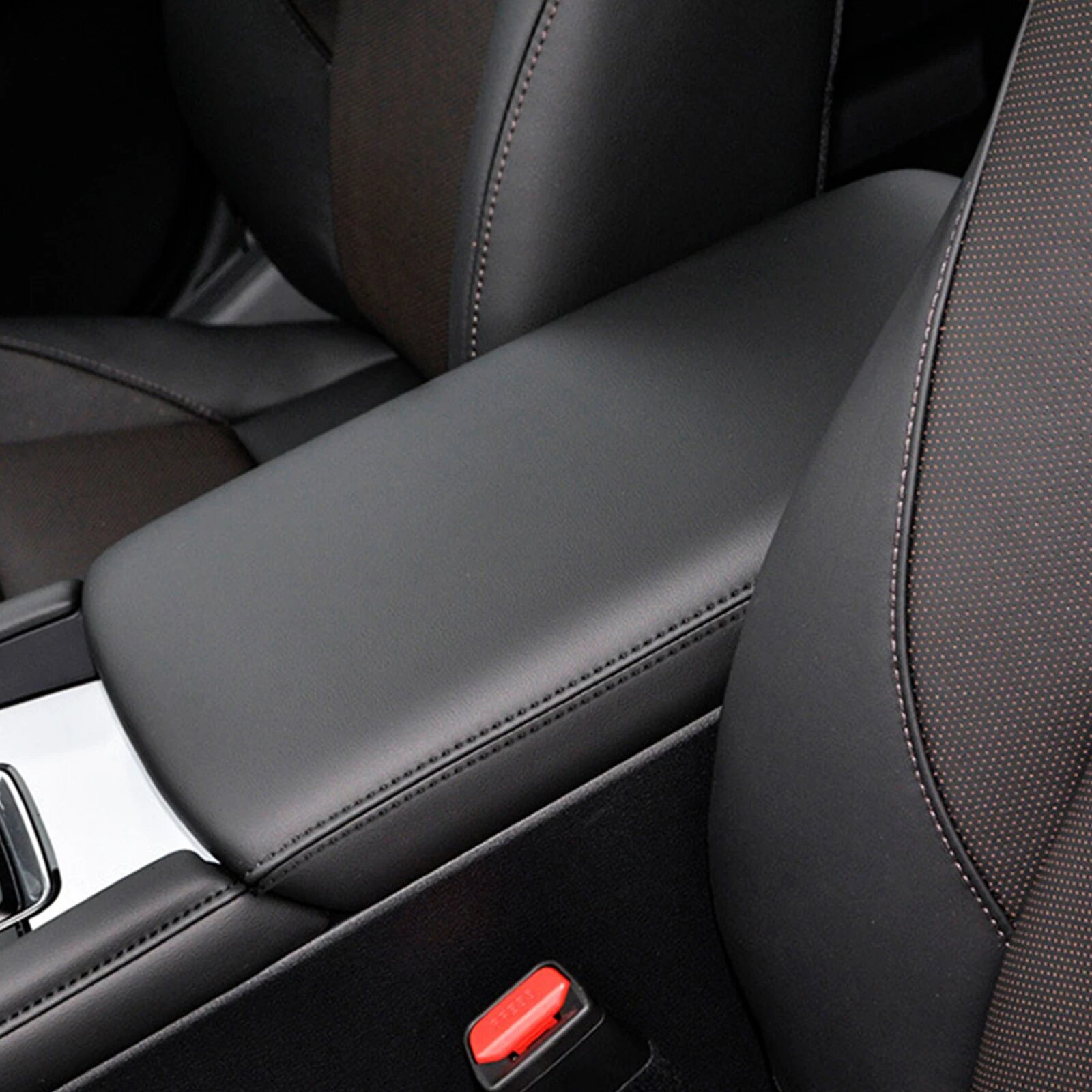 Черный чехол на подлокотник для Mazda 3 2019-2022, Black-thread