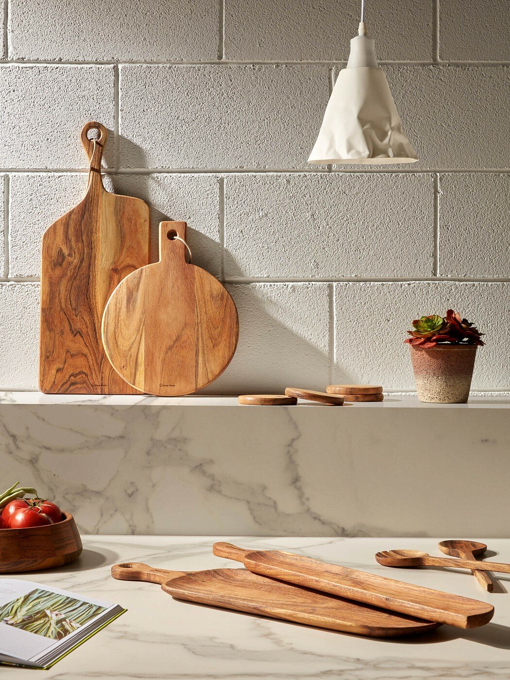 Разделочная доска La Forma Odaia, дерево акация, прямоугольная, двусторонняя, с ручкой