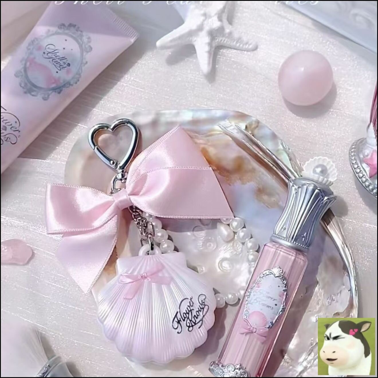 Кулон-хайлайтер Flower Knows "Moonstone" для сияния кожи