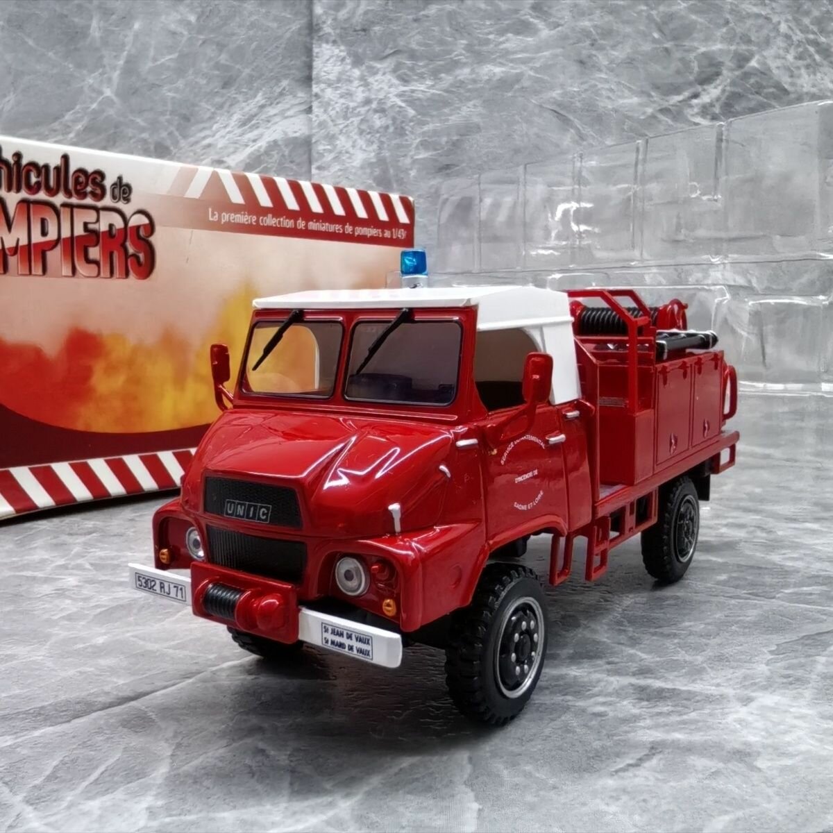 Модель пожарной машины UNIC из литого под давлением металла, масштаб 1:43