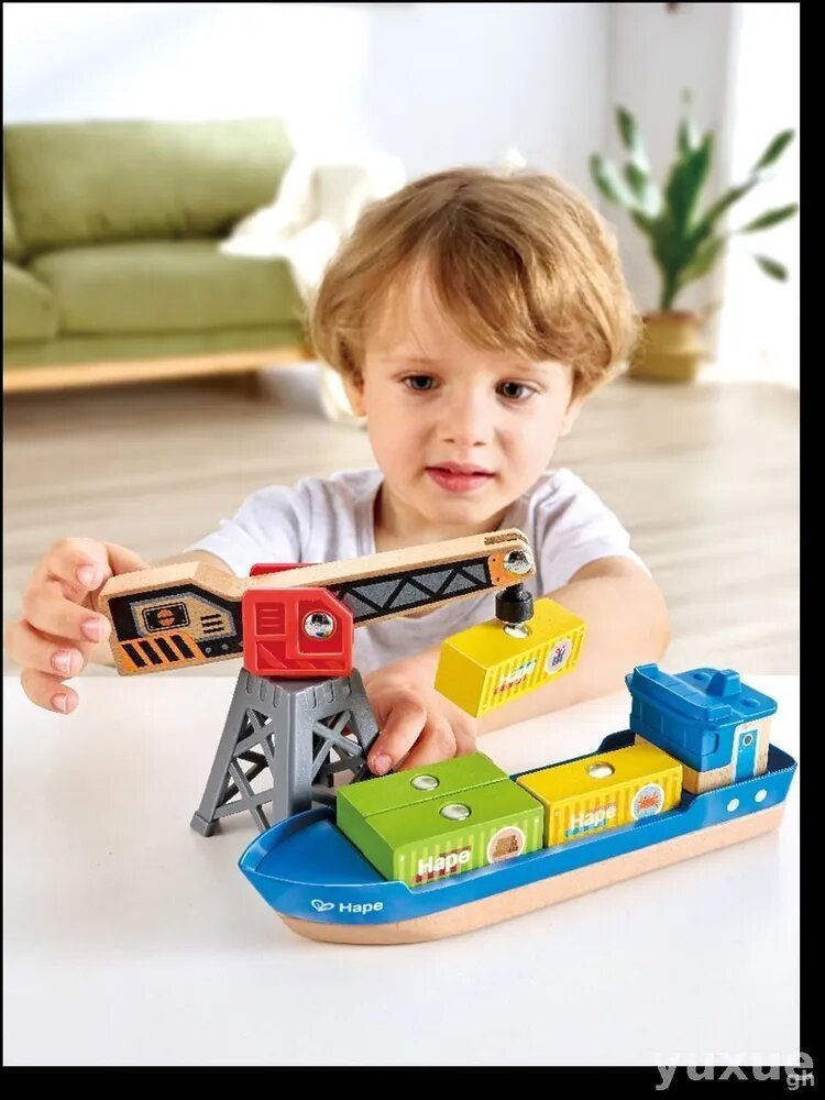Hape Эксклюзивная модель машинки с краном, контейнерами и кораблем для детей 1-3 и 3-5 лет