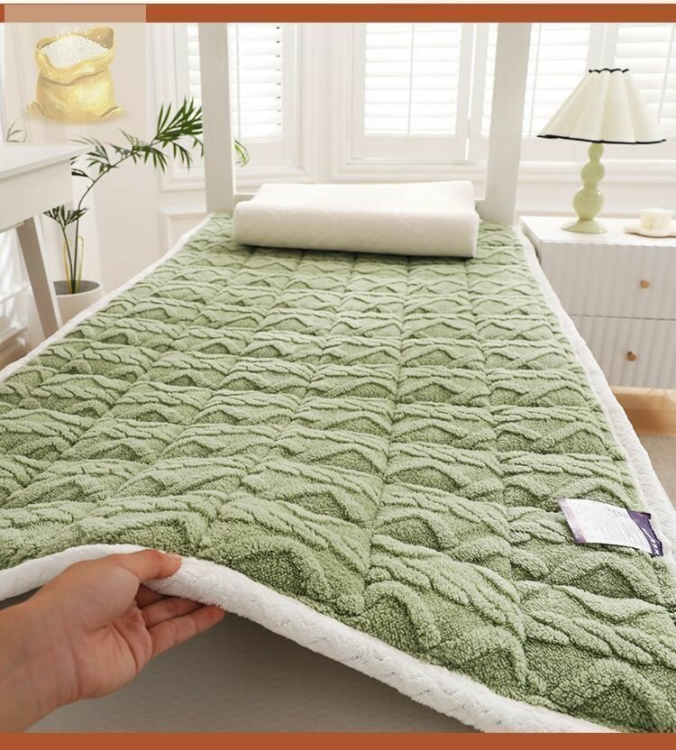 Матрас из молочного бархата класса А с утолщенной изоляцией