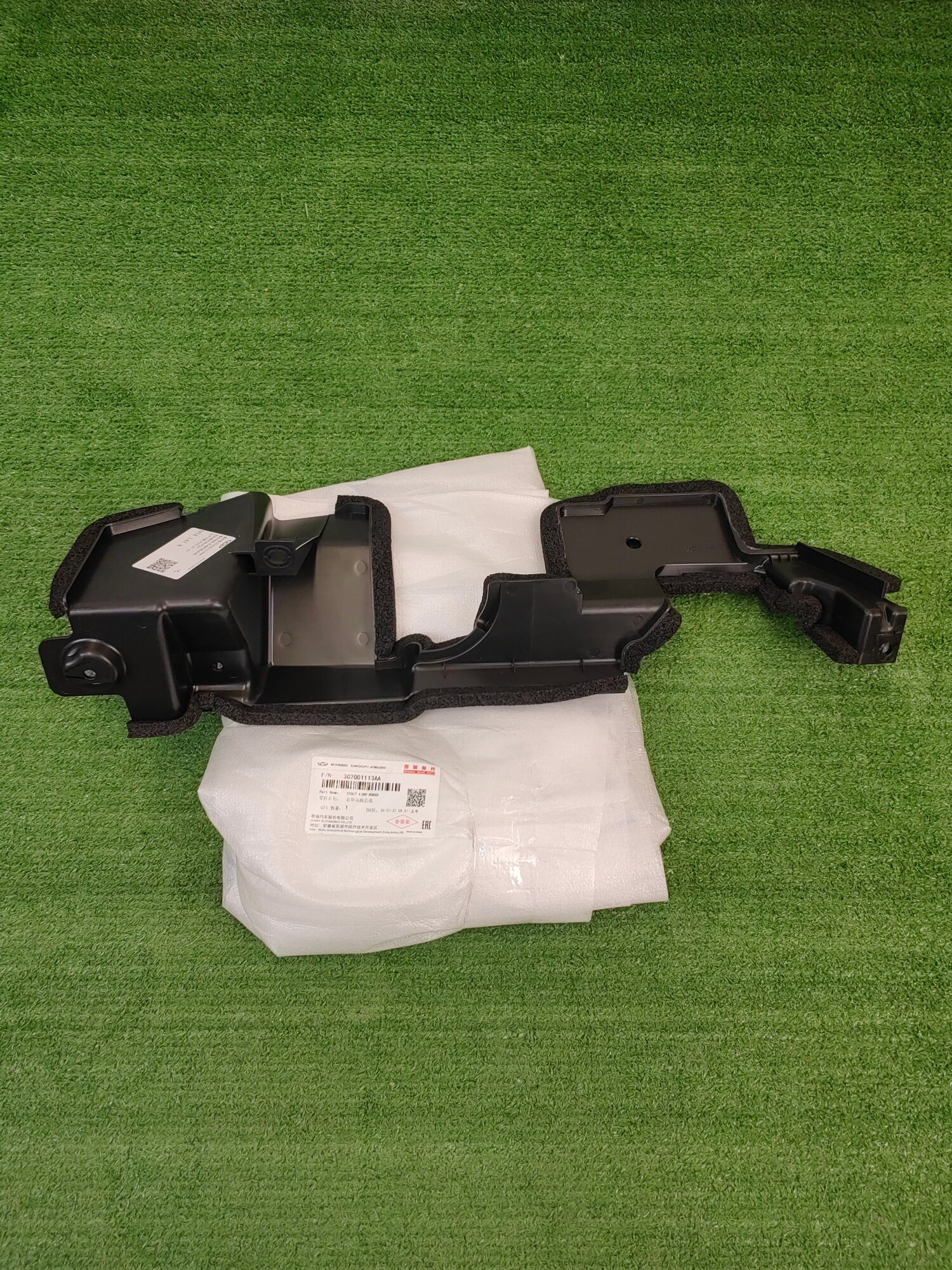 CHERY Дефлектор радиатора правый Chery Arrizo 8 302001113AA