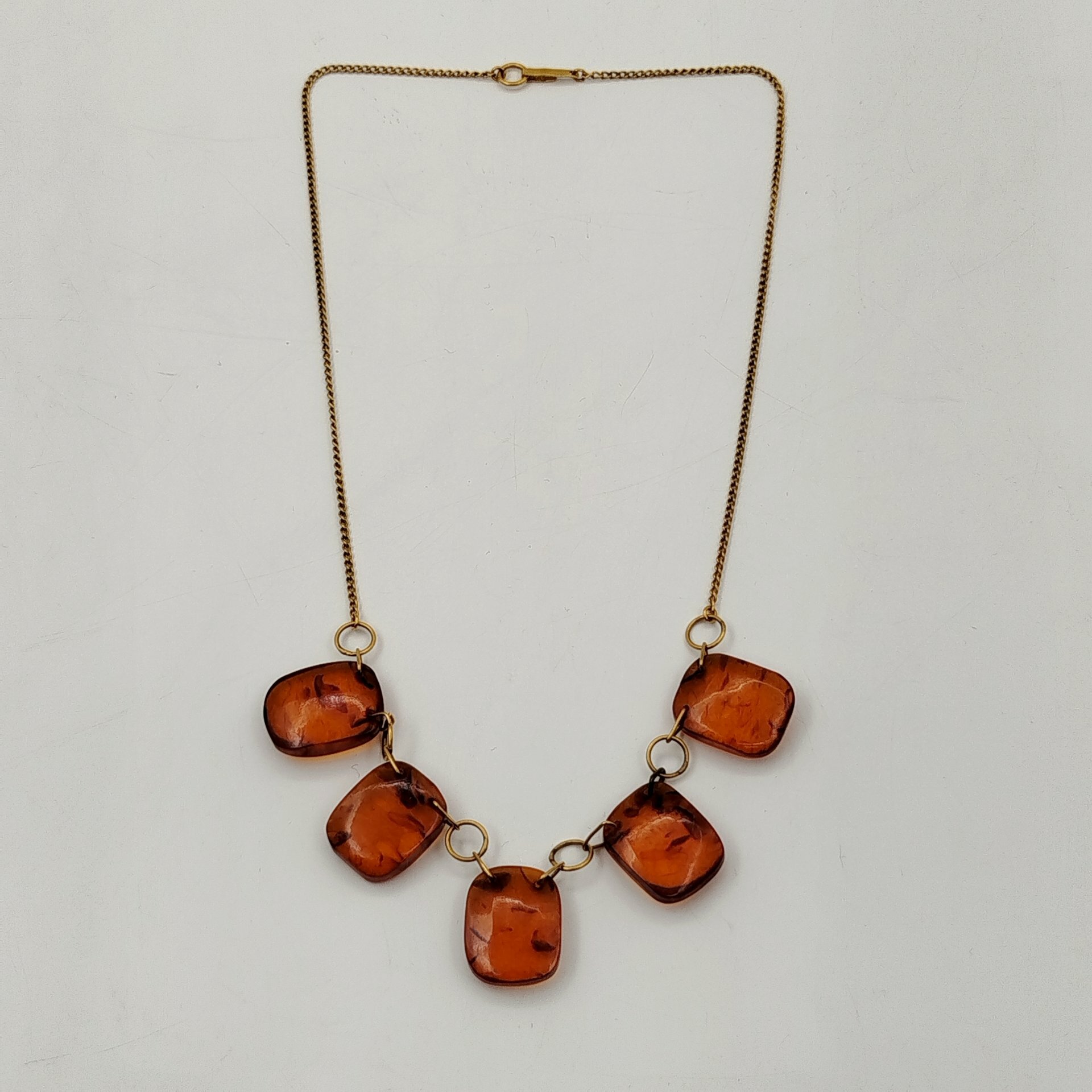 Колье из бусин квадратной формы медового оттенка, янтарь, металл, СССР, 1980-1990 гг.