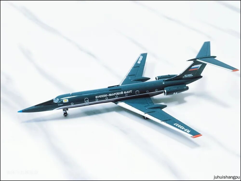 Эксклюзивная модель самолета Ту134УБЛ в масштабе 1:400, для ВМФ России изготовленная из сплава