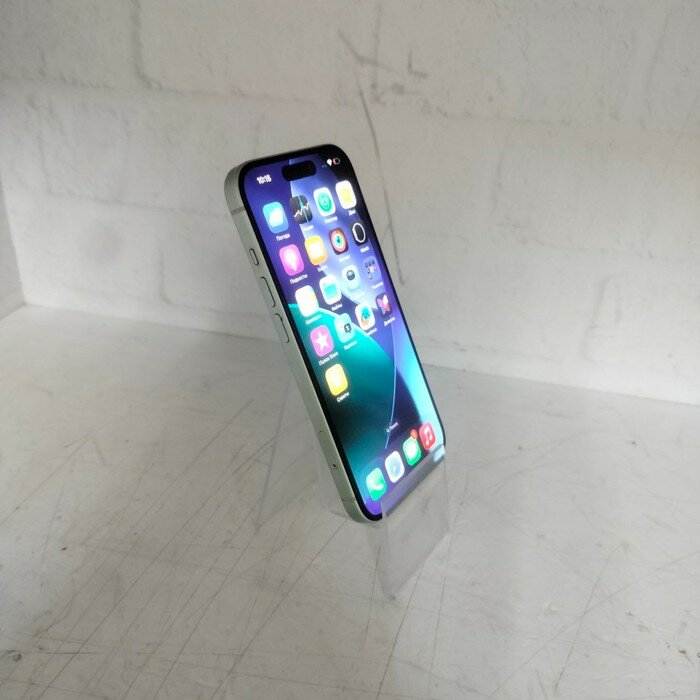 Смартфон Apple iPhone 15 8/128 Зелeный — фото 1