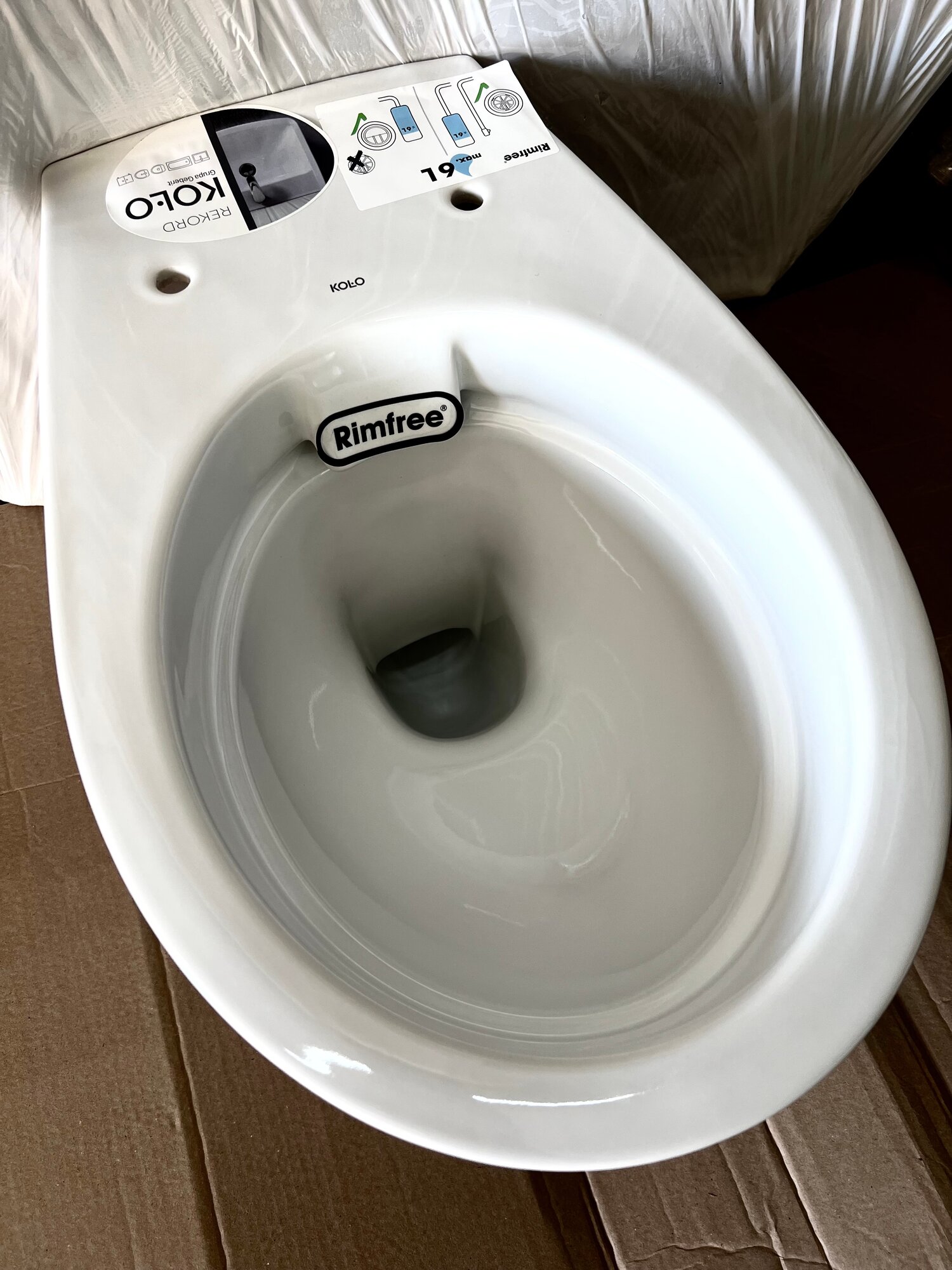 Унитаз подвесной безободковый Geberit Kolo