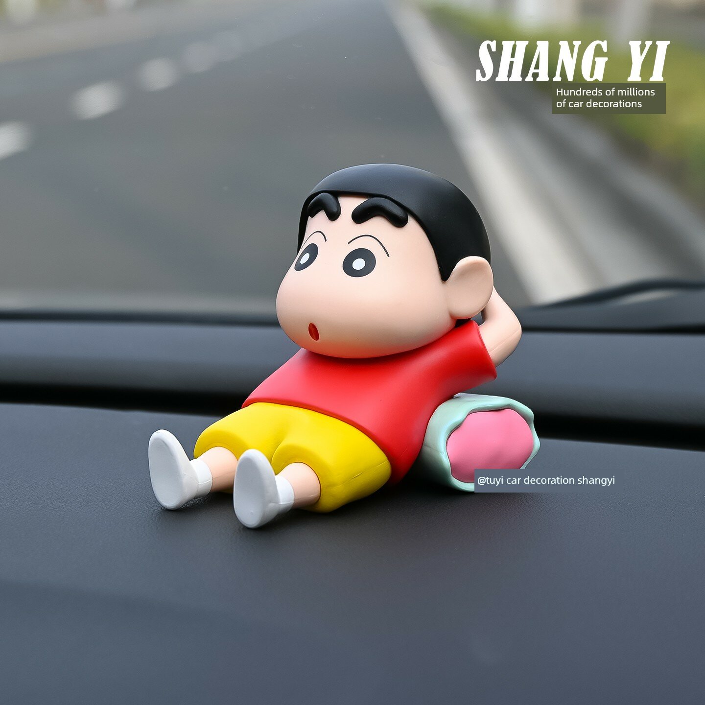 Официальный плюшевый автомобильный декор Crayon Shin-chan: Расслабленный персонаж Шин-Чан с клейкой лентой