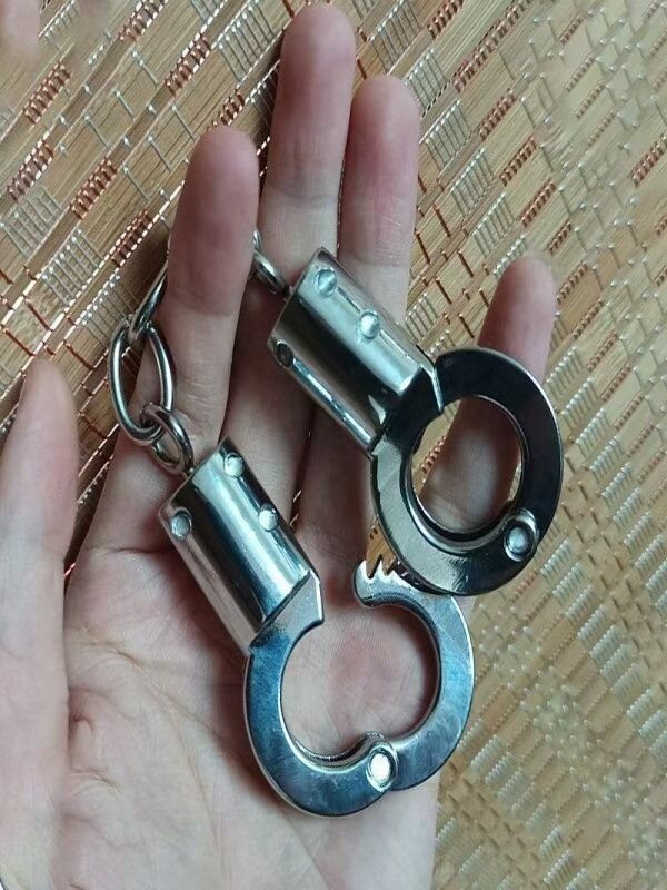 Детские игровые игрушки металлические наручники для большого пальца