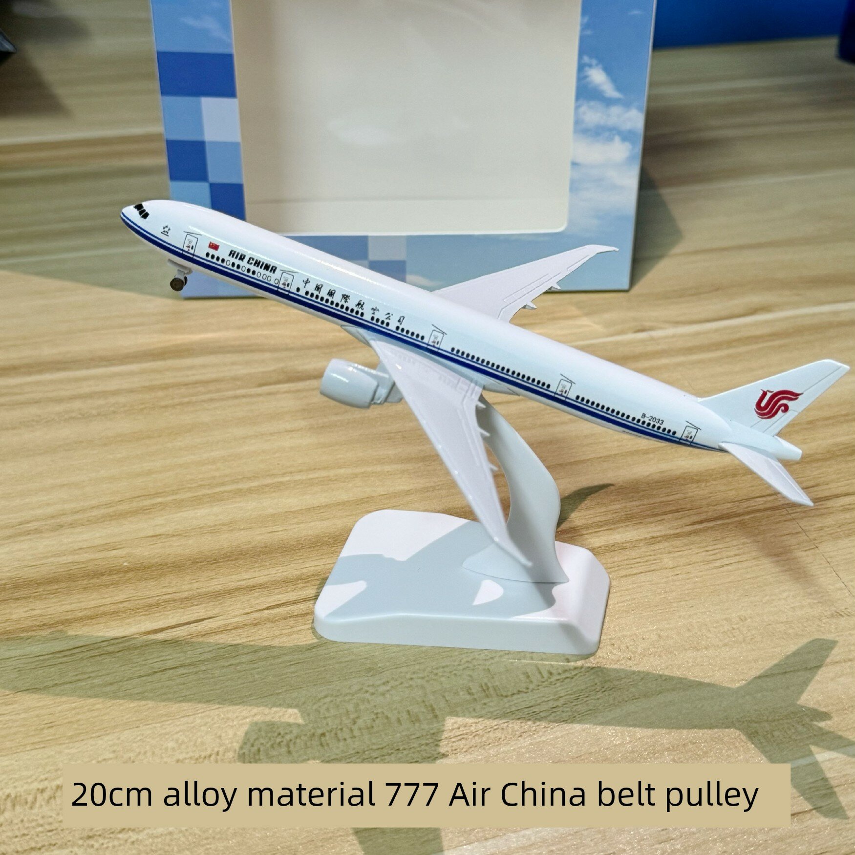 Статическая модель самолета Боинг 777 авиакомпании Айр Чайна 20 см из сплава с колесами для настольного размещения