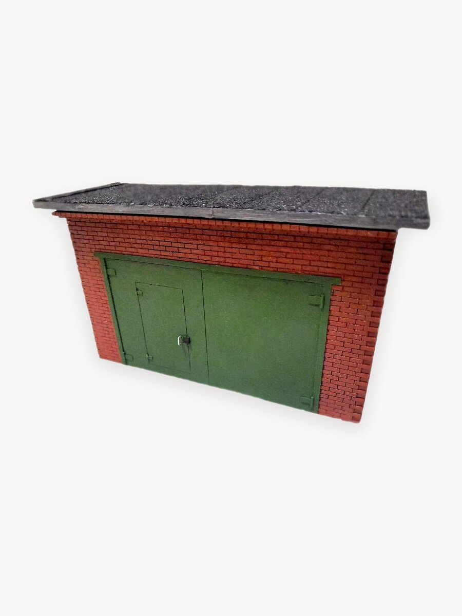 Сборная модель в масштабе 1:35. Модель здания для диорамы. Архитектура 1/35. Фасад кирпичного гаража.