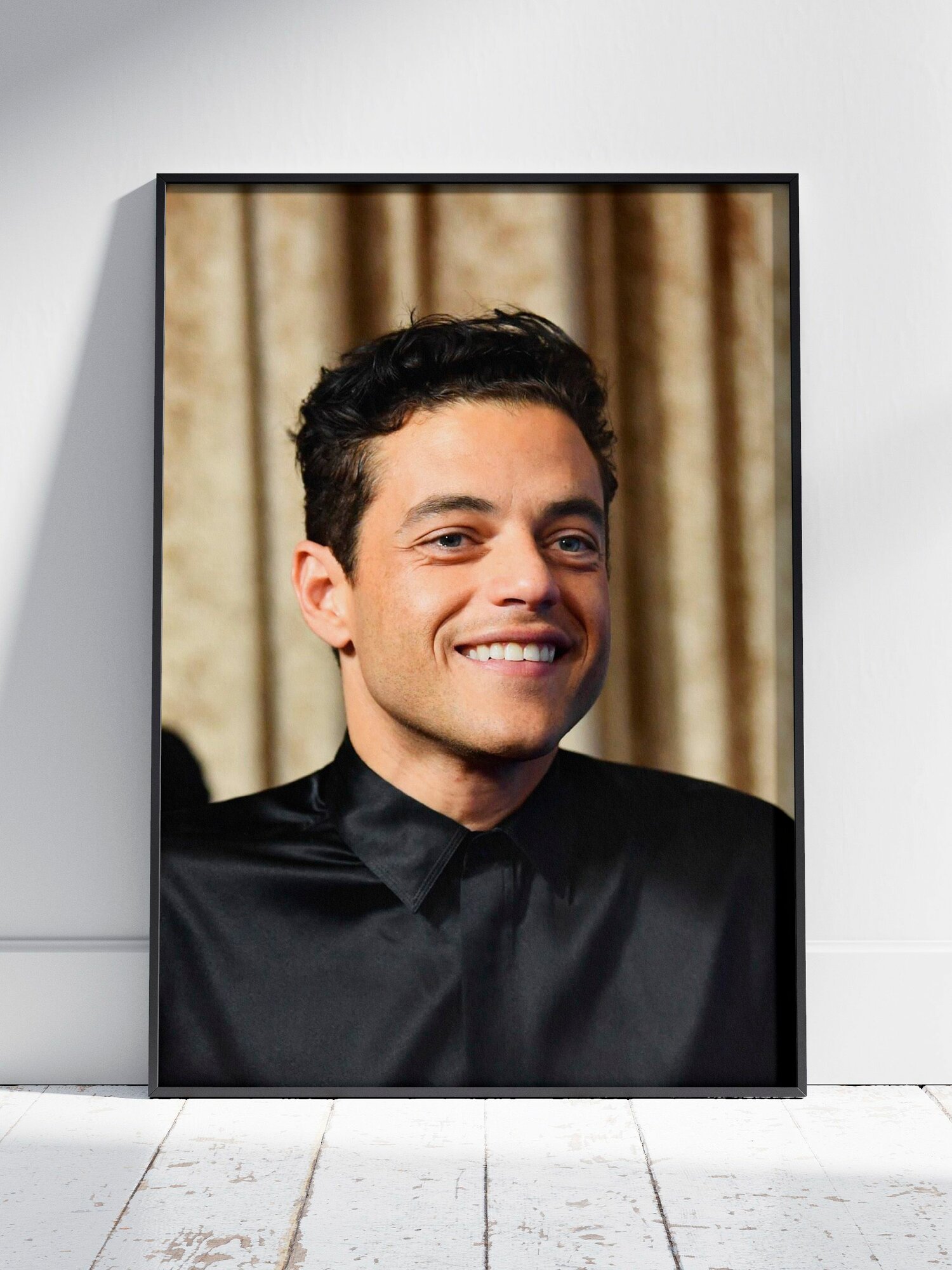 Плакат на стену для интерьера Рами Малек (Rami Malek 6) - Постер по актеру фильма, кино, сериала формата A4 (21x30 см)