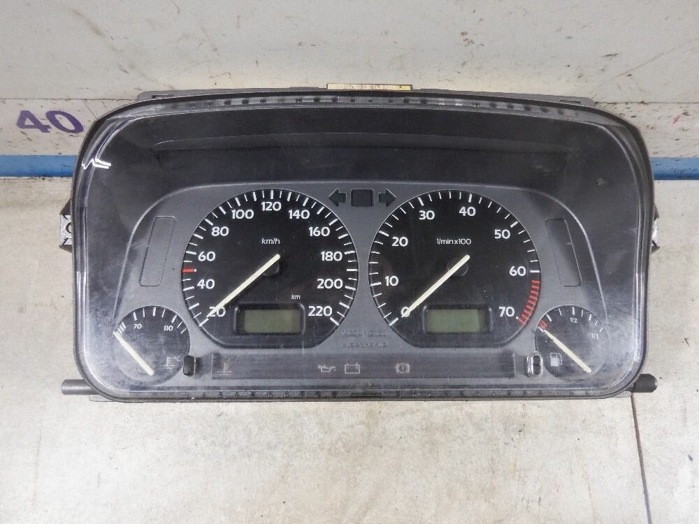 Панель приборов VW Golf III