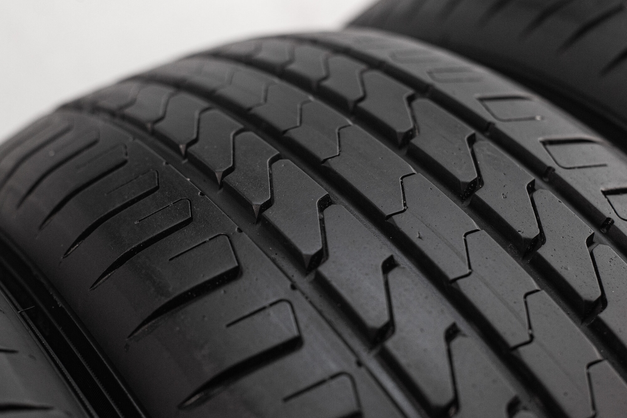 Cooper Evolution CTT 225/55 R19 99H — фото 1