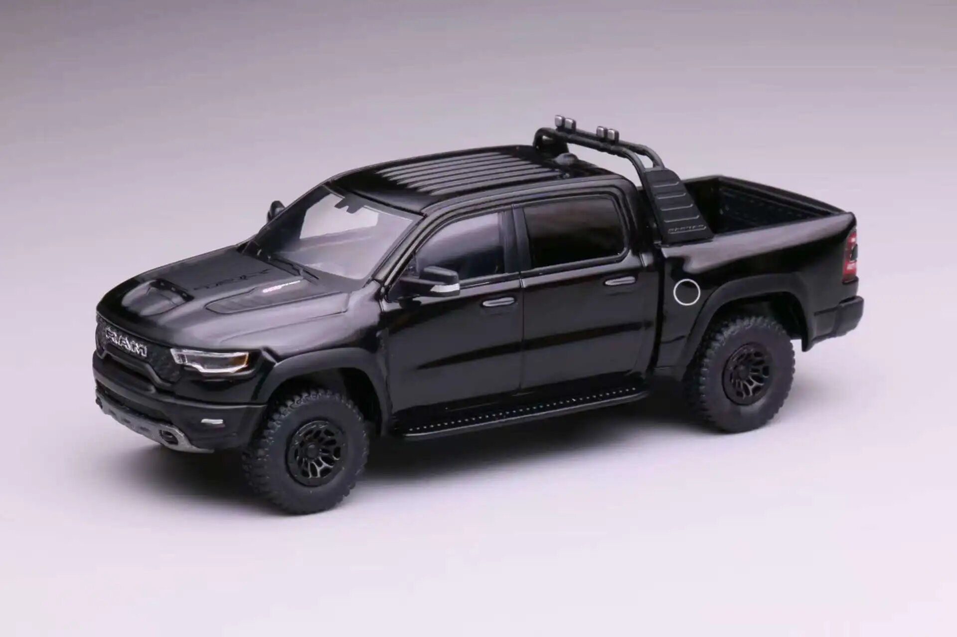 Модель автомобиля CV 596 1:64 металлическая