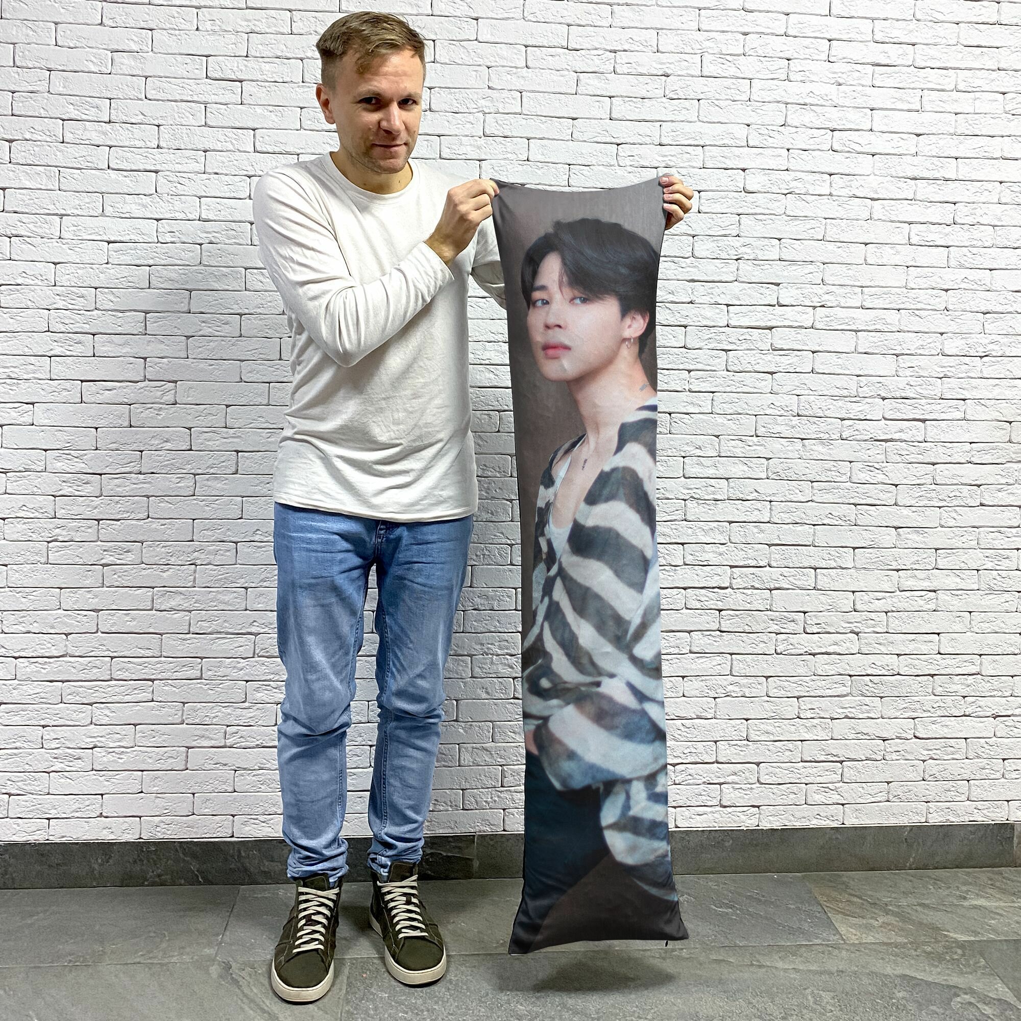 Подушка дакимакура Пак Чи Мин BTS 35x140 см