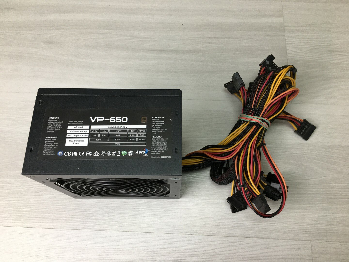 Блок питания 650W Aerocool VP-650 24+4+4/6+2+6+2PCI-E/5SATA/140fan ATX