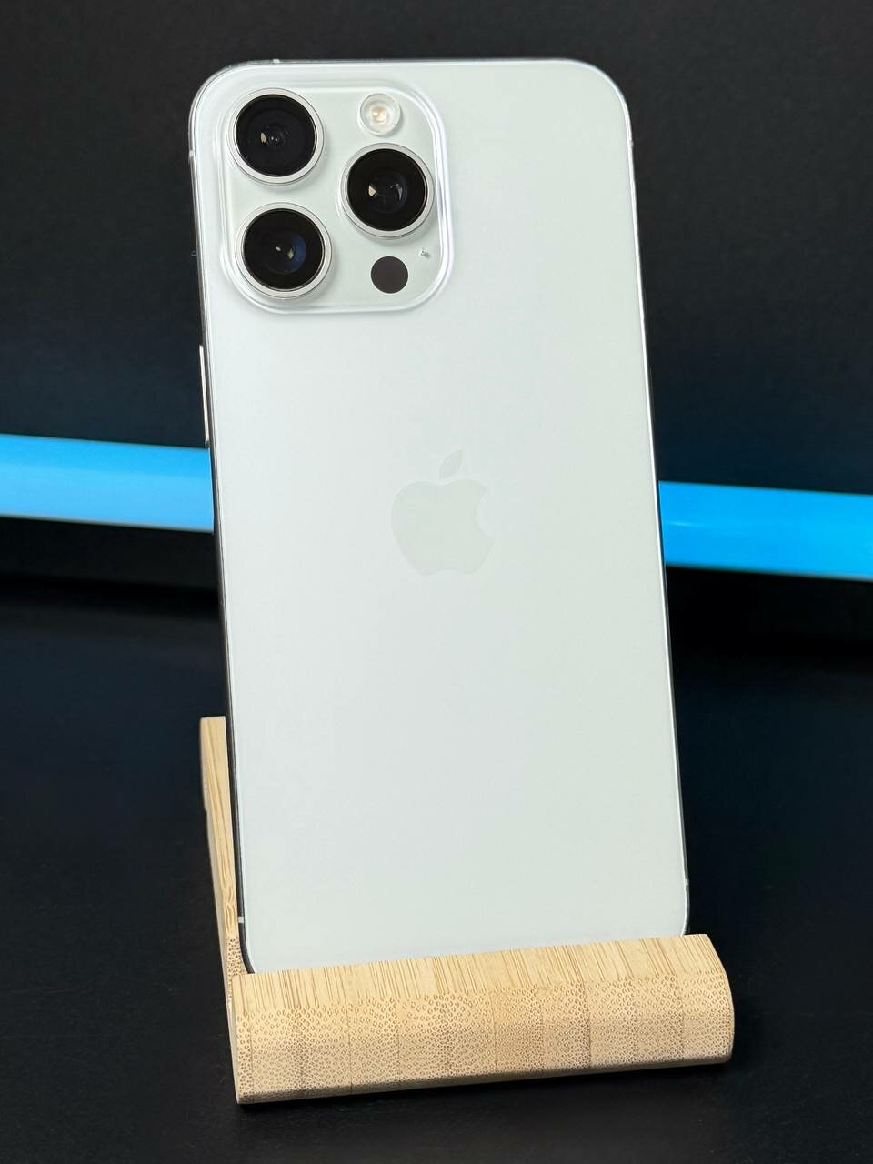Смартфон Apple iPhone 15 Pro Max, 256 ГБ, nano-SIM + eSIM, белый титан