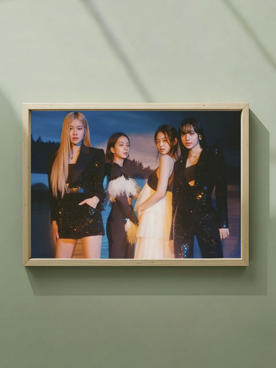 Постер, плакат на стену "Групповое фото в неоновом свете: группа BLACKPINK / BLACKPINK" 42 см х 29,7 см (А3)