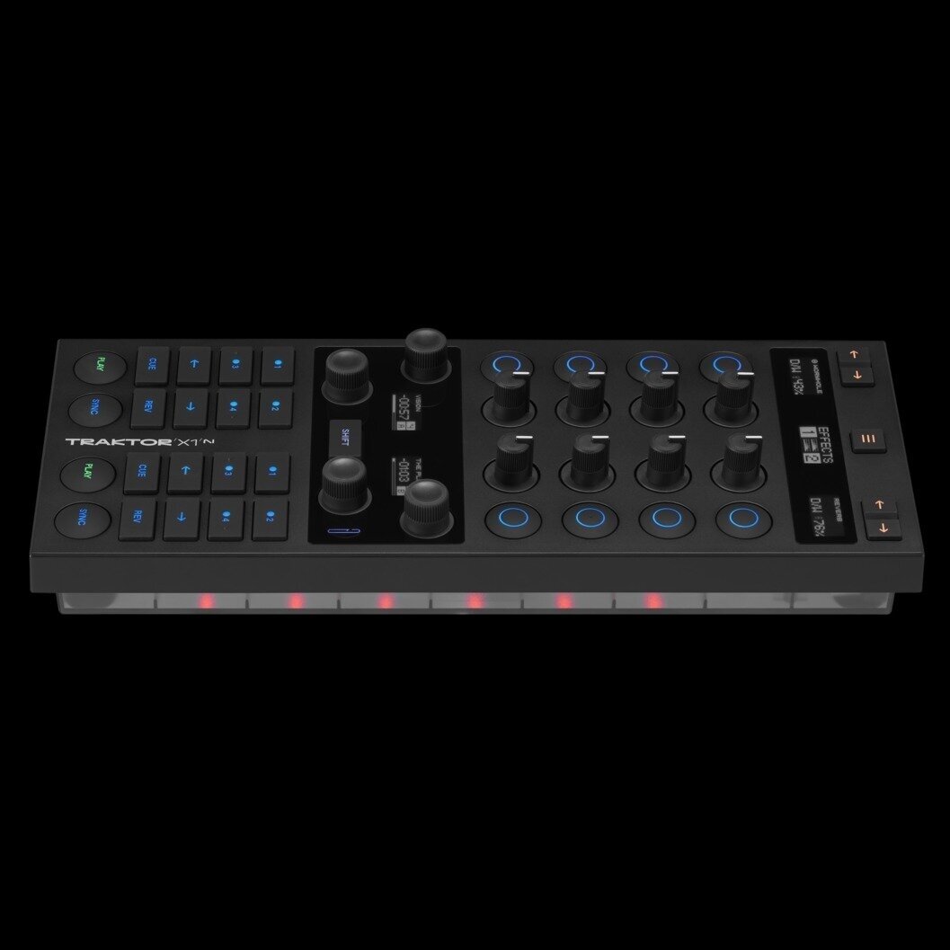 DJ контроллер Native Instruments Traktor X1 Mk3 — фото 1
