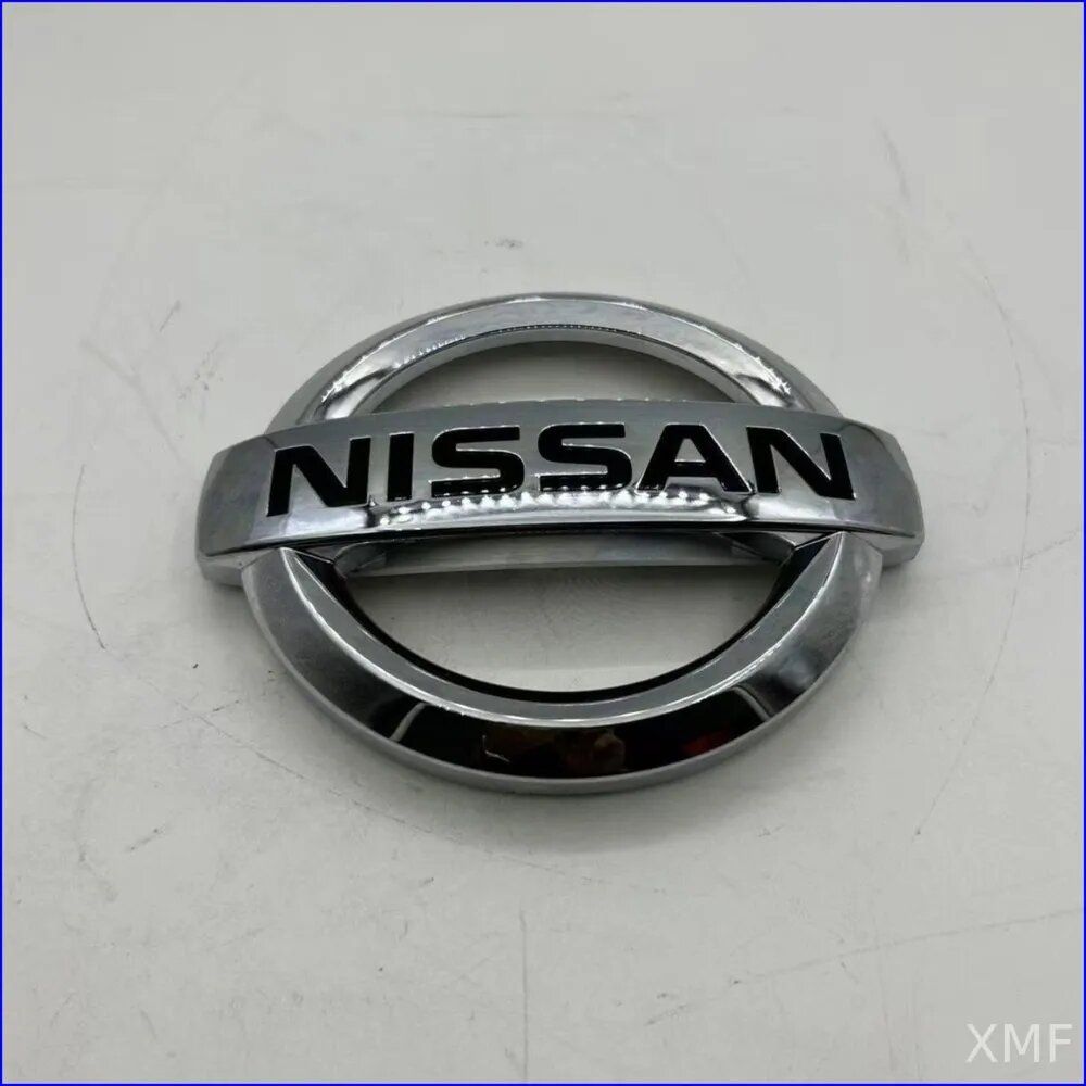 Эмблема решетки радиатора Nissan Qashqai J11.