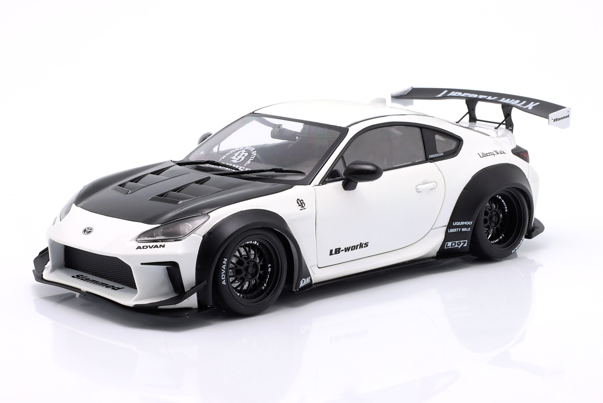Модель коллекционная SOLIDO Toyota GR86 lbwk body kit 2024 white black