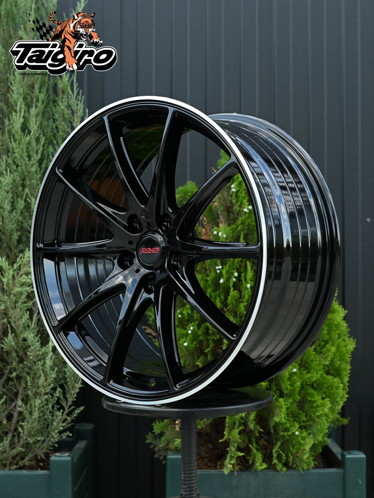 Taigiro Топ дизайн Колесный диск Литой 18x8 PCD5x114.3 ET40 D73.1 Черный глянец