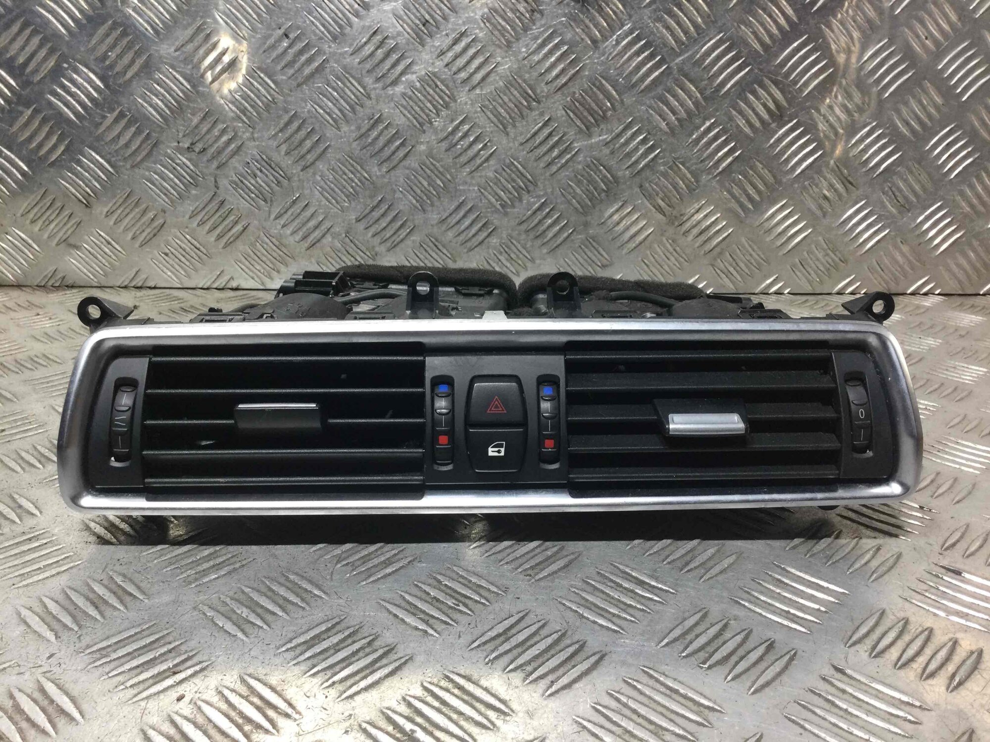 Б/У Дефлектор обдува салона BMW 5-Series F10/F11/GT F07 (2009-2013) 2010 г.