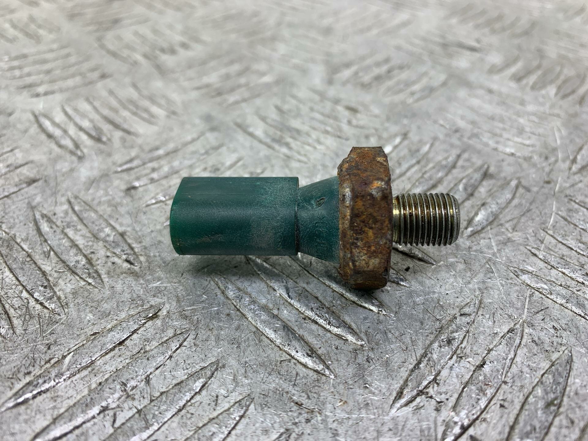 Датчик давления масла Volkswagen Polo 4 рест. (2005 - 2009)