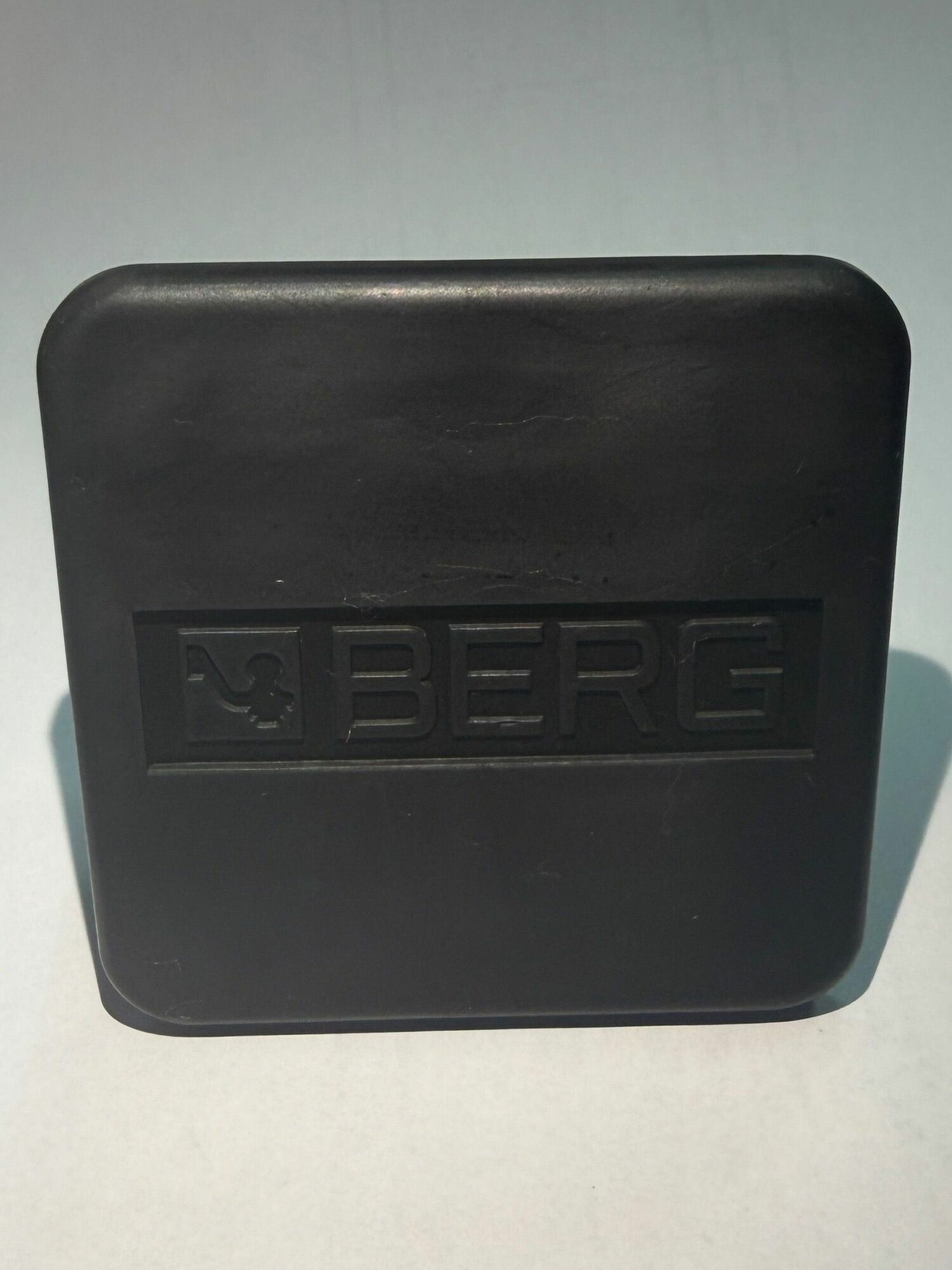 Резиновая заглушка под квадрат для "американского" фаркопа 50х50 Berg F.0150.1