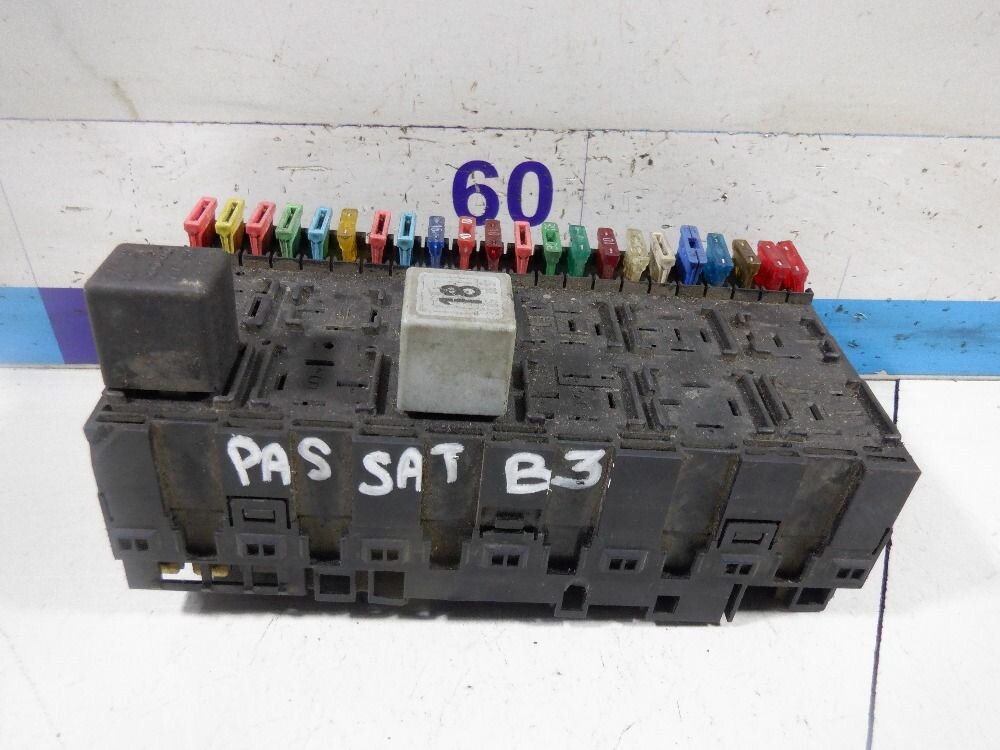 Блок предохранителей VW Passat B3 357937039