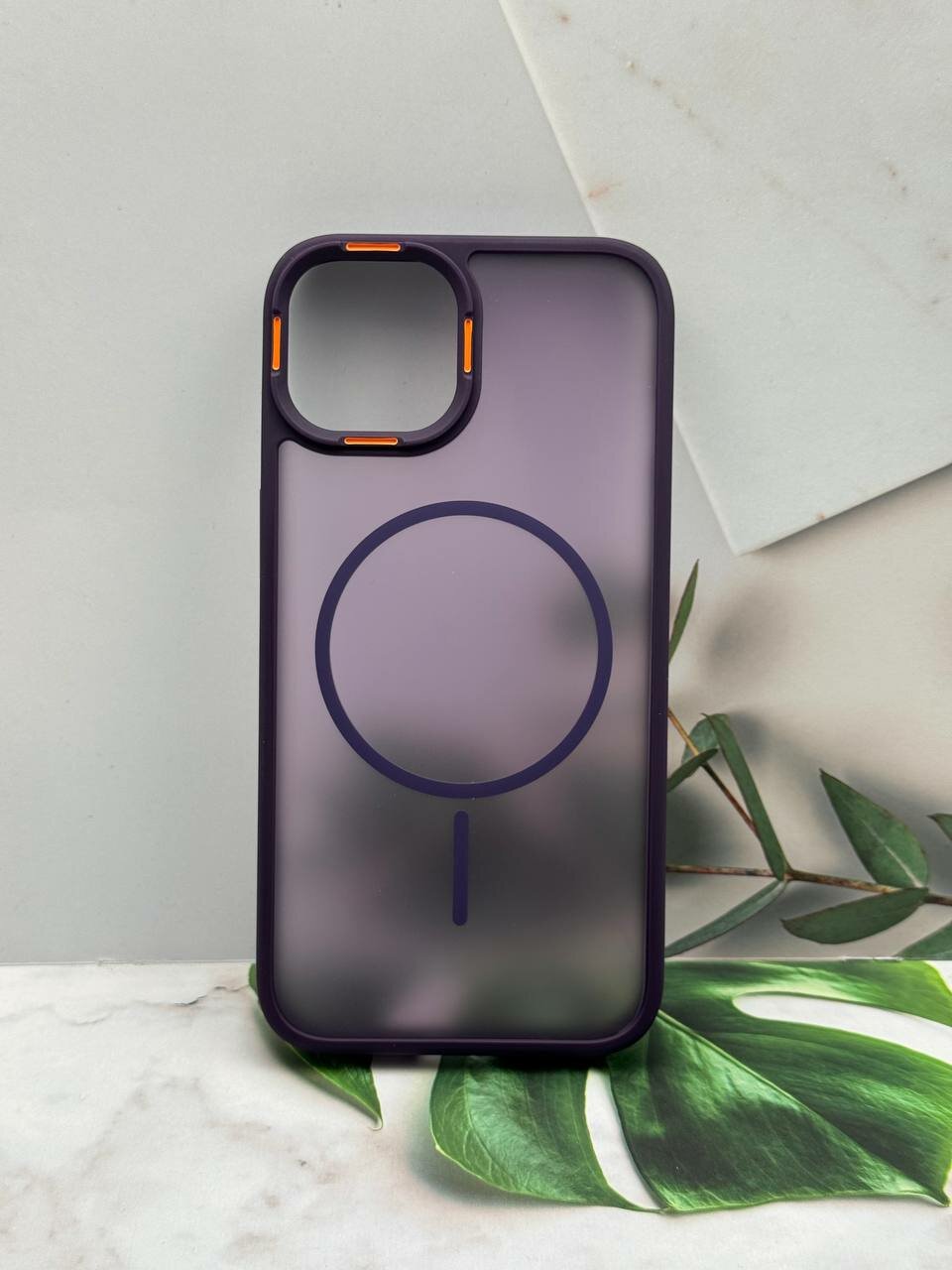Пластиковый чехол на iPhone 13 защитный