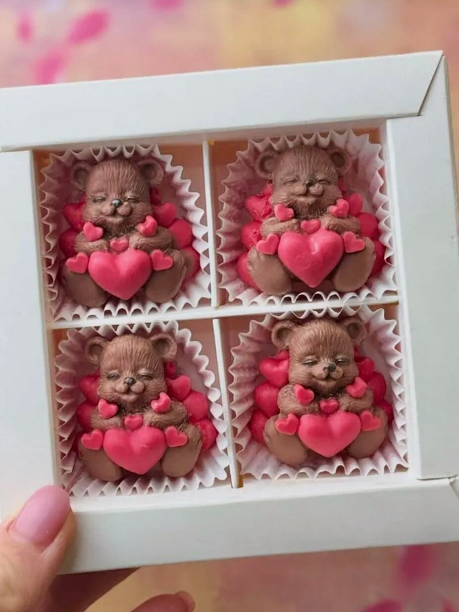 Набор шоколадных фигурок "Влюблённые мишки", 250 г, молочный шоколад