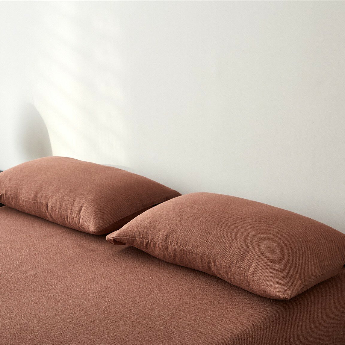 Хлопковый комплект подушек Birds Check Blush Red 48x74 см пара, мягкий и современный домашний декор
