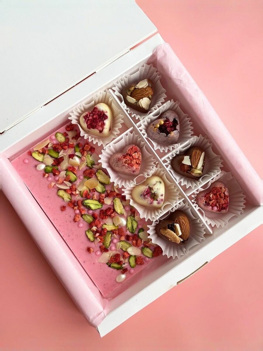 Конфеты шоколадные подарочные в коробке ShokoTrendy сладкий подарок женщине на день рождения /8 марта