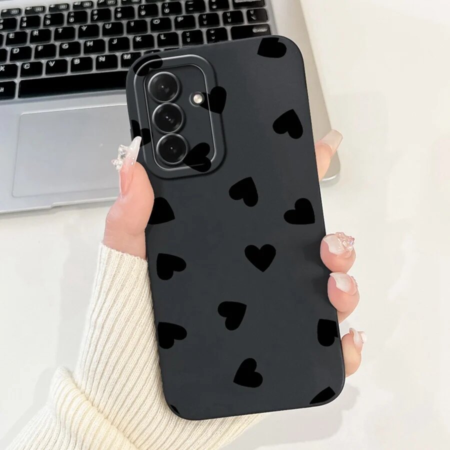 Чехол Samsung A36 5G черный с сердечками