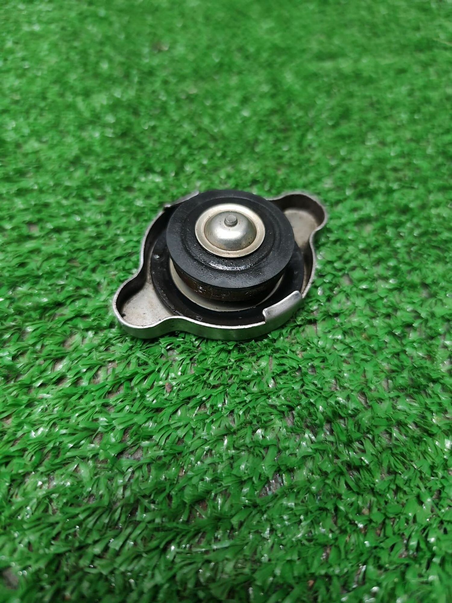 Крышка радиатора Geely Emgrand EC7 2014 с пробегом