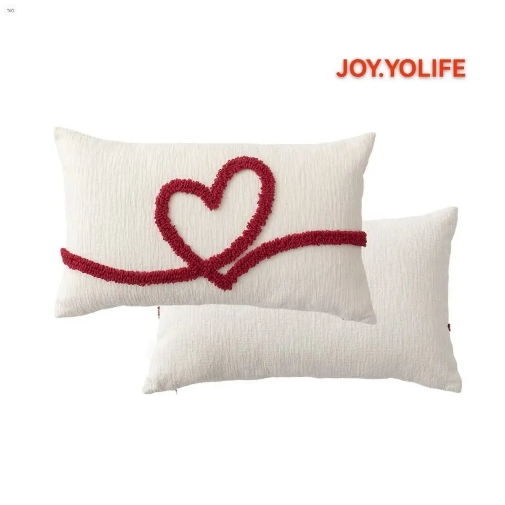 Декоративная подушка JOY.YOLIFE 30x50 см, белая с вышитым сердцем, для дома