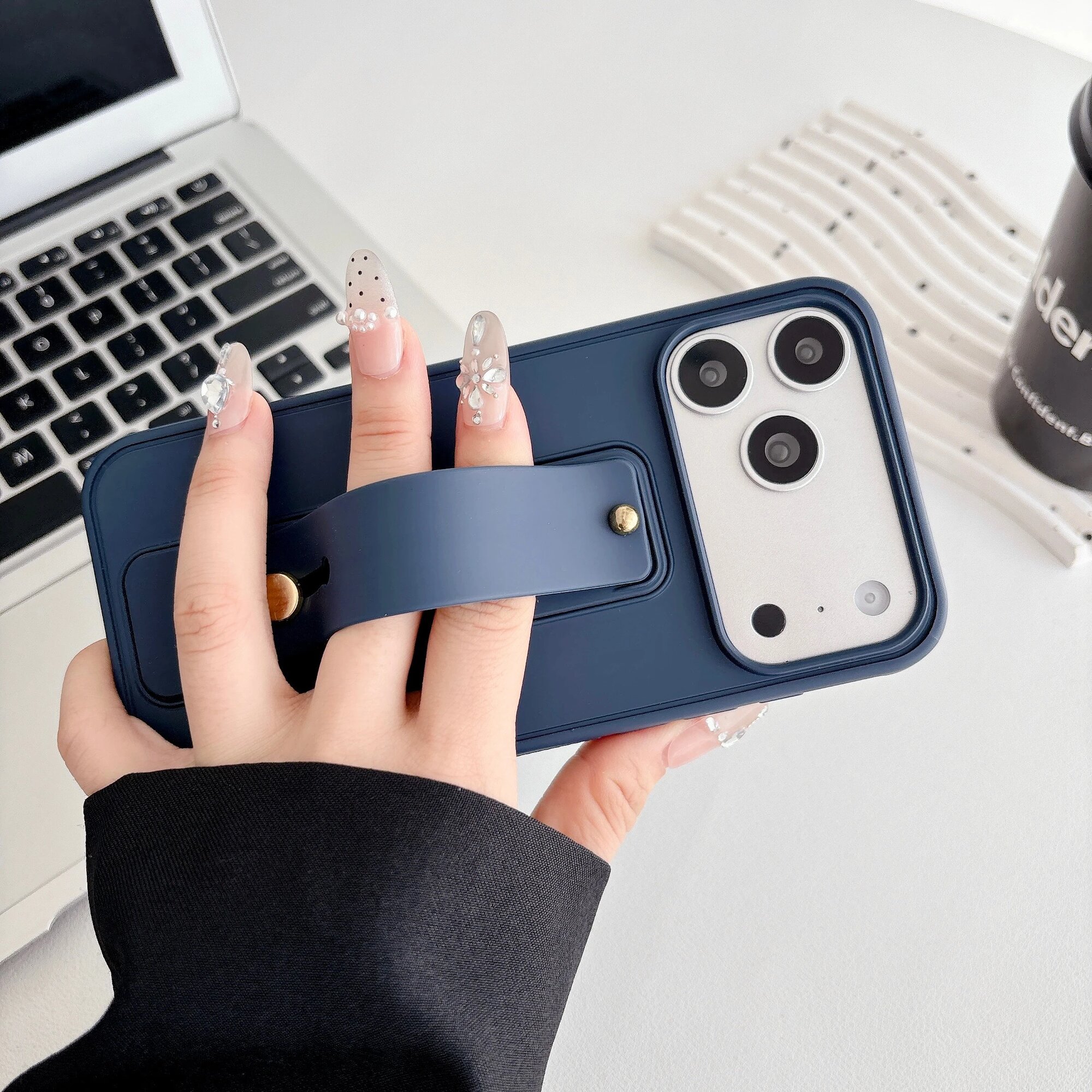Чехол на iPhone 17 Pro с ремешком Dark Blue