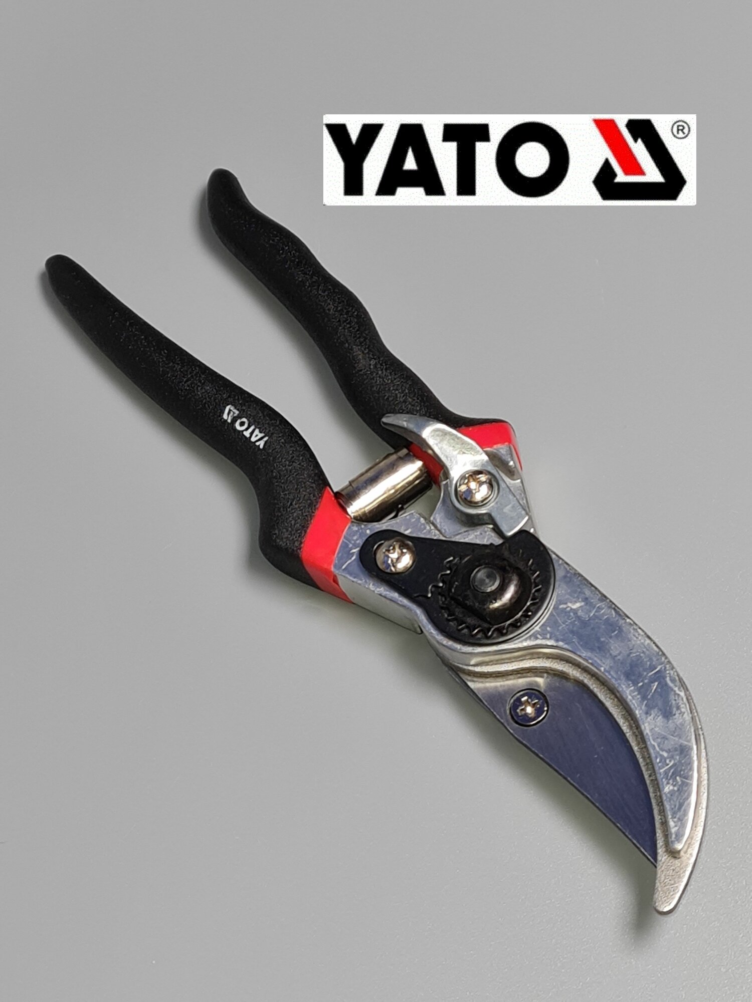 Секатор универсальный 205 мм YATO YT-8800-1