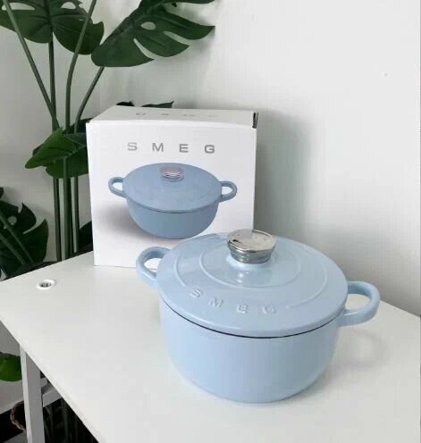 Кастрюля Smeg, чугунная, голубая, с антипригарным покрытием, 4.2 л