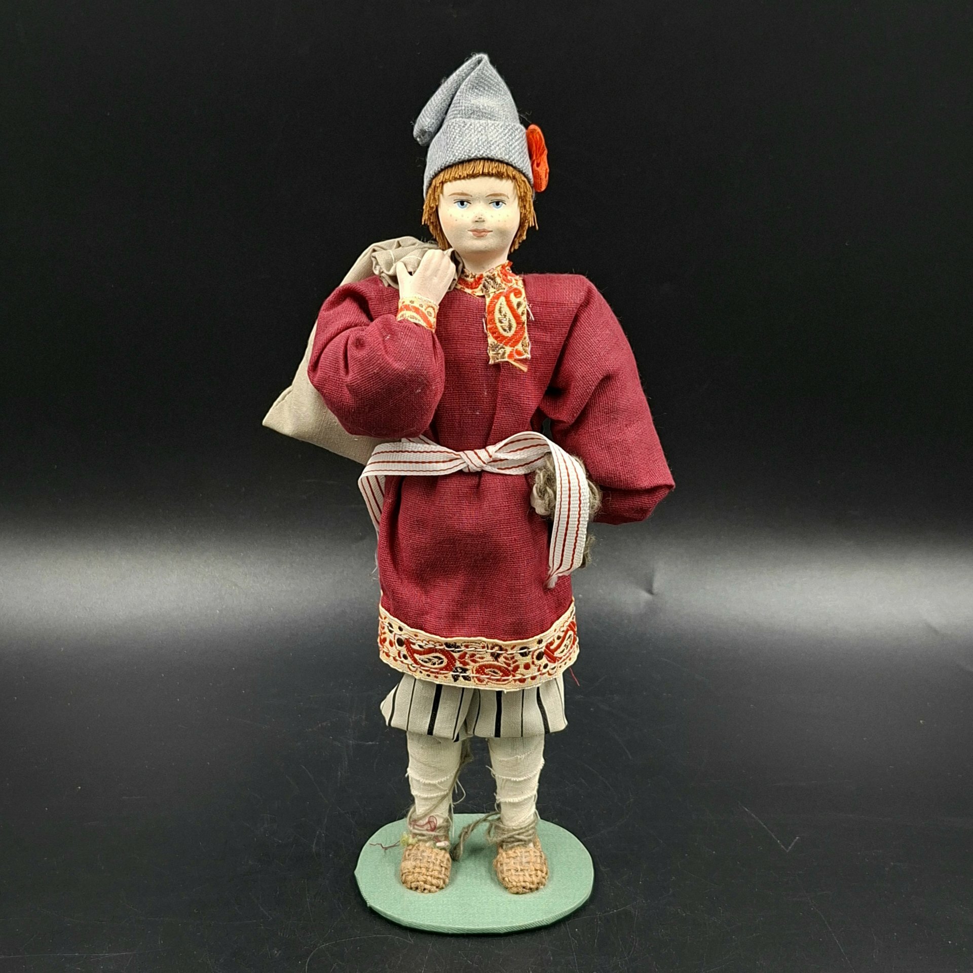 Кукла коллекционная "Крестьянский парень", фирма "Потешный промысел", фарфор