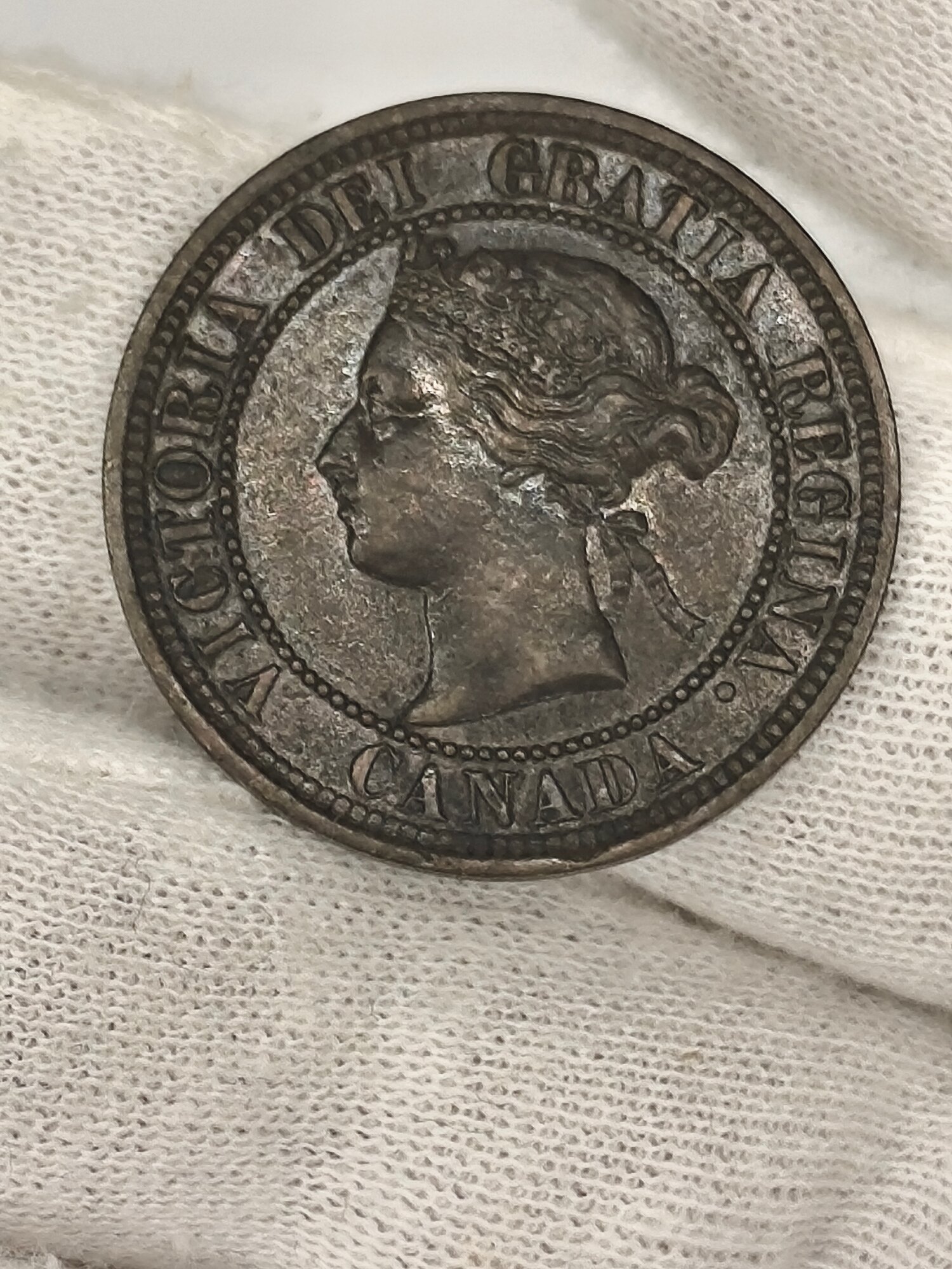 Монета. Канада. Виктория. 1882. 1 цент. Н. Cu. 5.67 g. KM#7. VF. Note: ↑↓. Подбородок овальный. Тираж: 4.000.000
